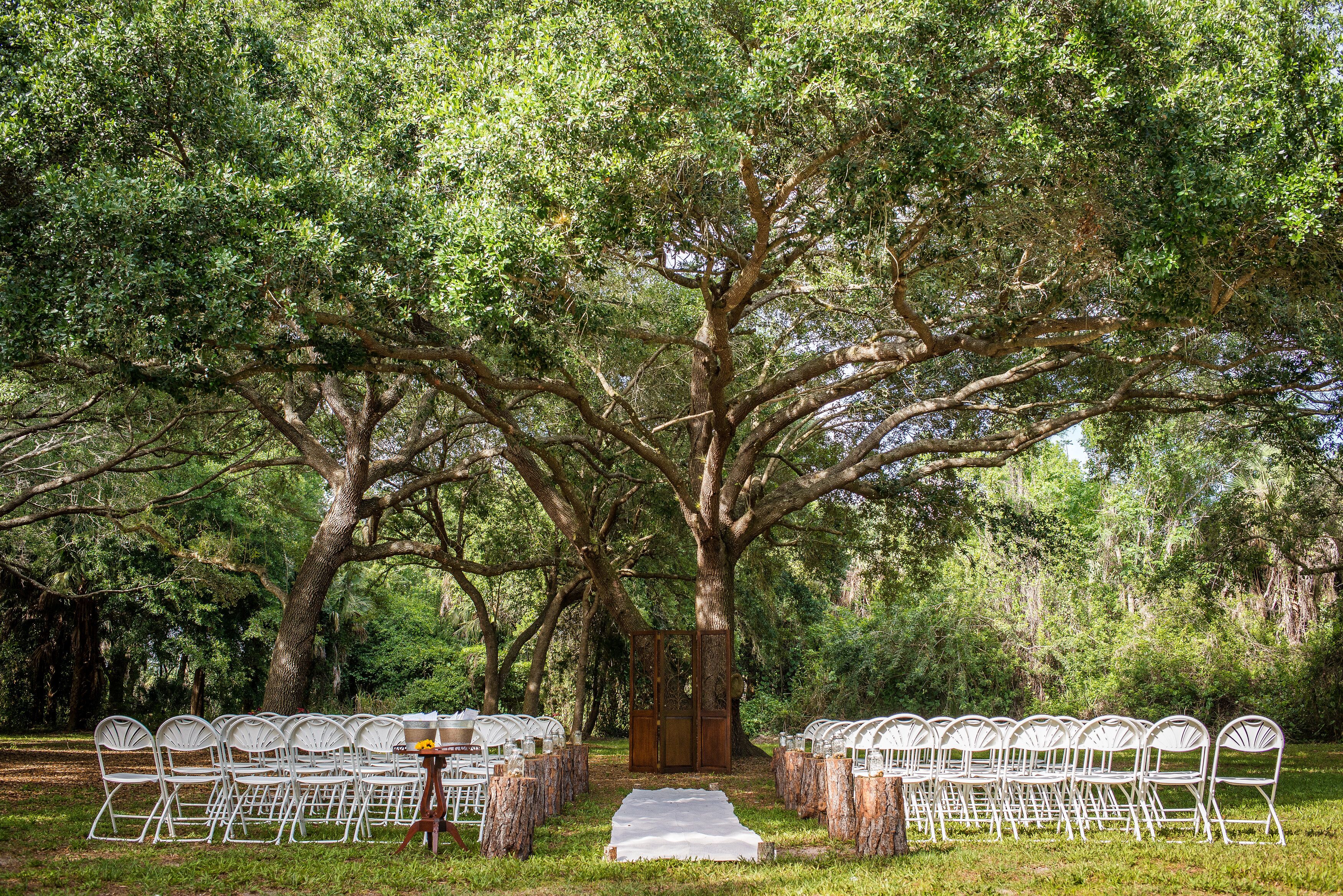 Rustic Wooden-Post Aisle Decor