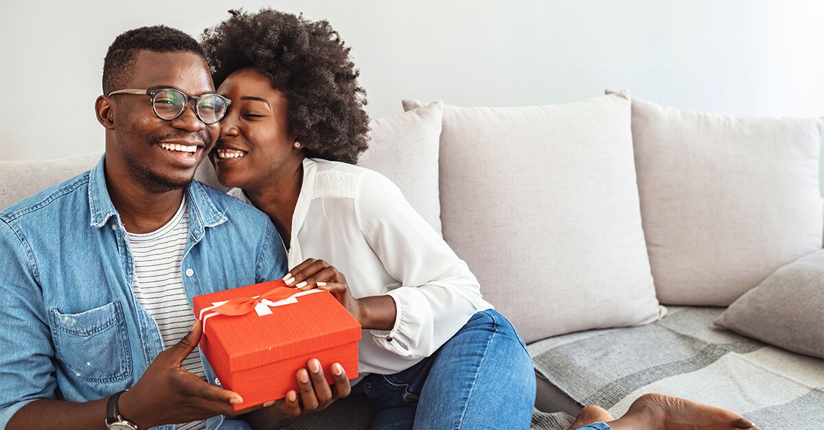 26 Cute Anniversary Gifts for Your Girlfriend