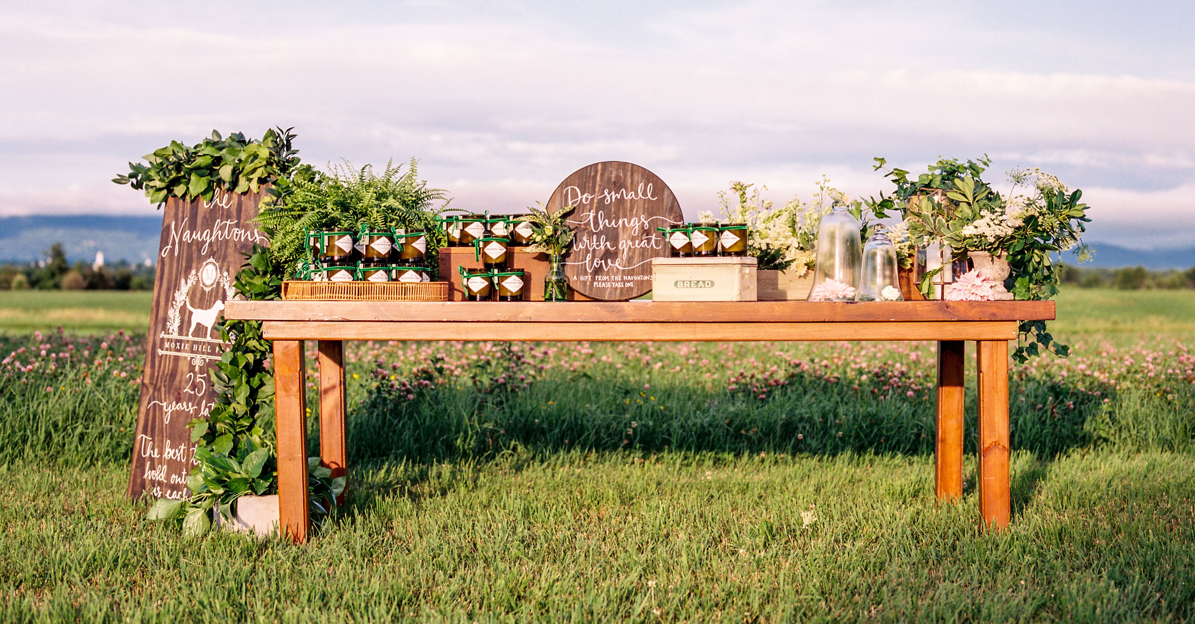 17 Wedding Favor Displays You'll Want to Add to Your Decor