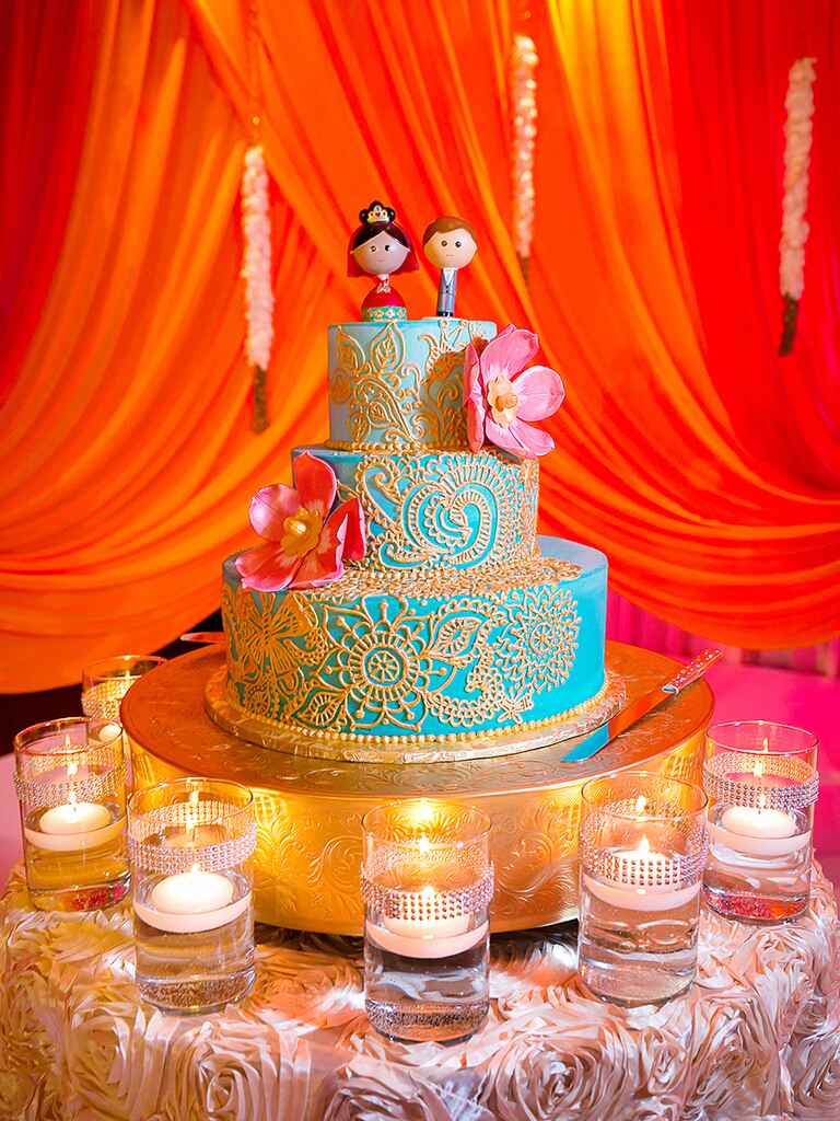 17 Ideas for a Unique Wedding Cake Topper