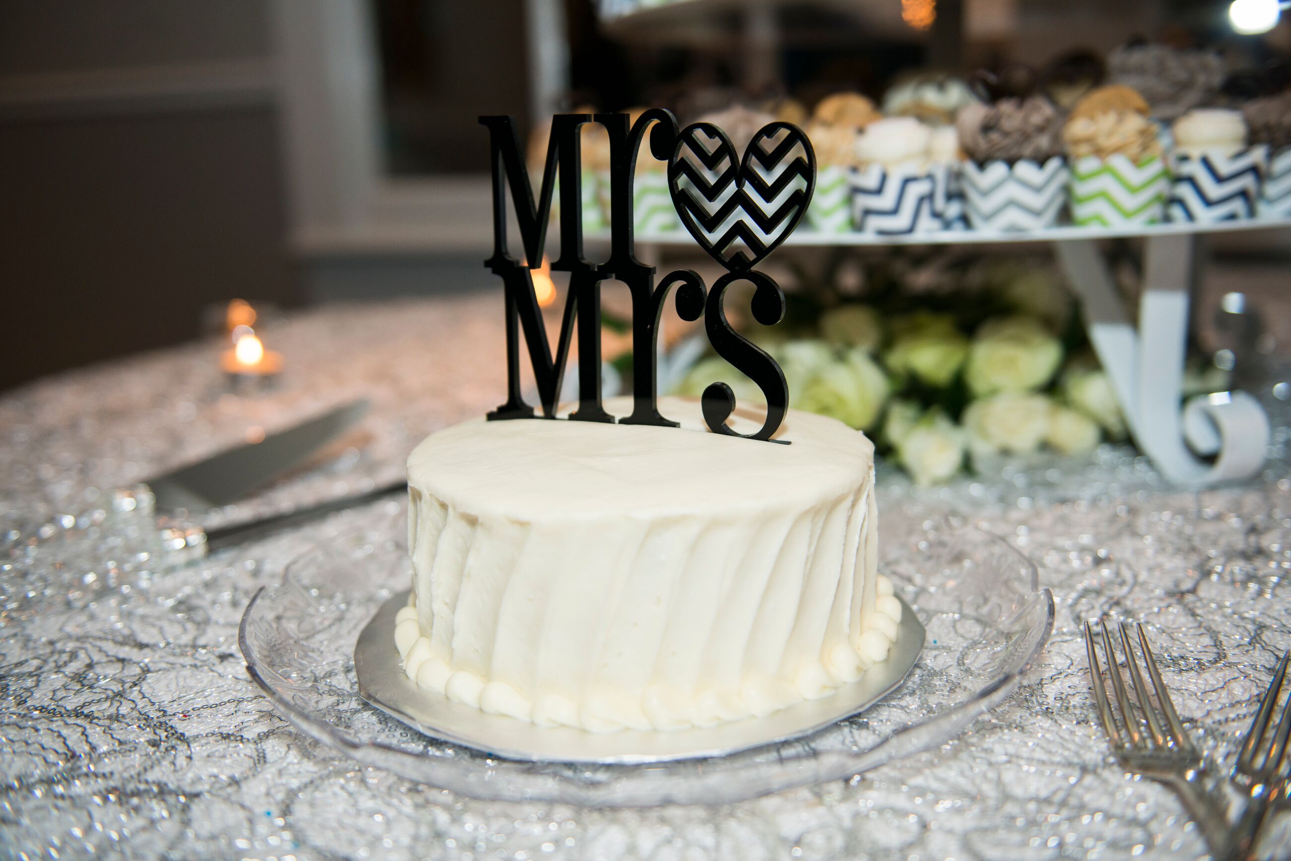 Single Tier Cutting Cake