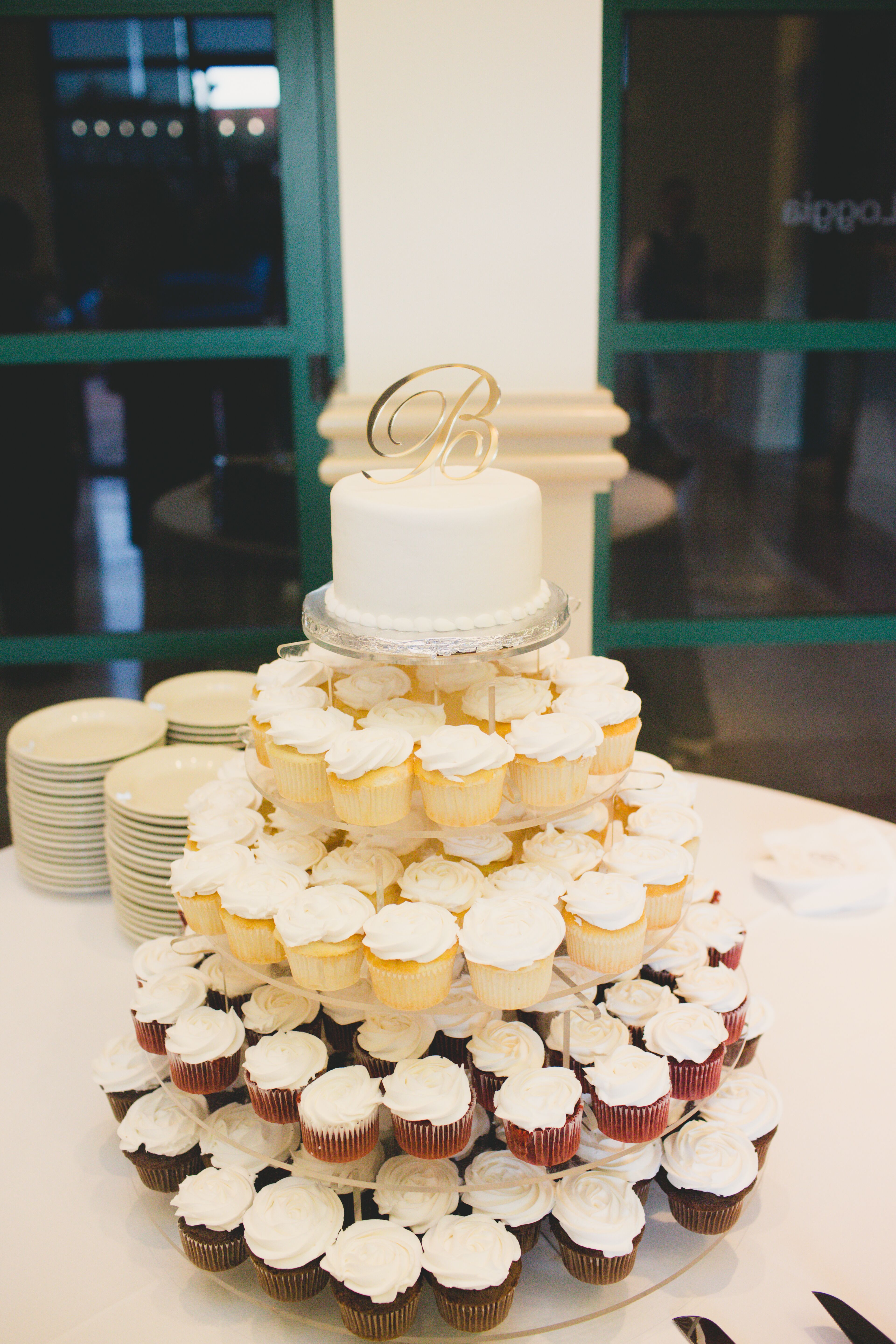 Single Tier Cutting Cake and Cupcakes