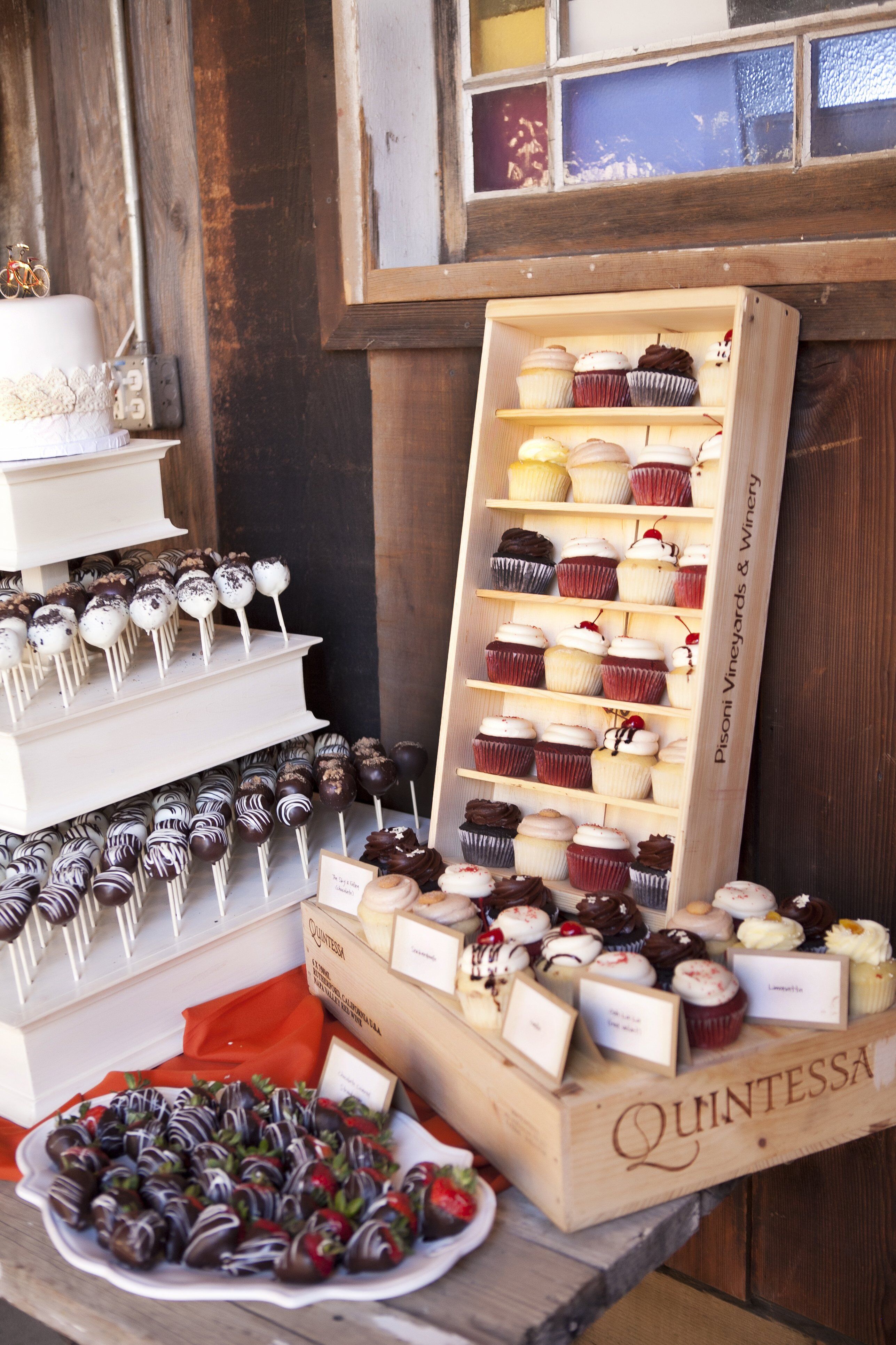unique-cupcake-display