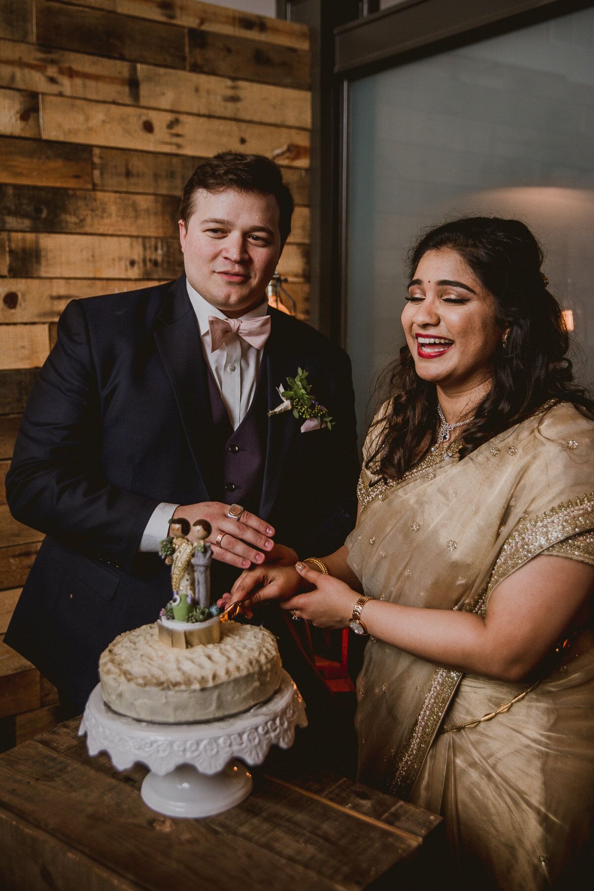 Cake Cutting with a Single-Tiered Cake