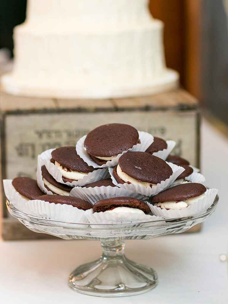21 Wedding Dessert Ideas to Serve With Your Cake